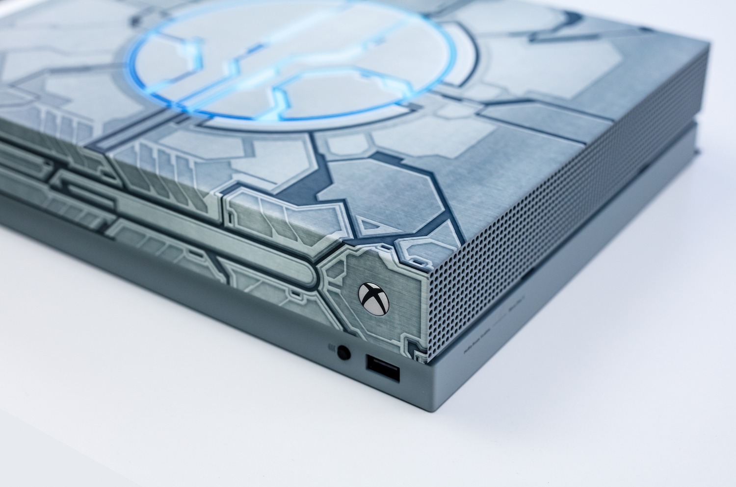 Des Xbox One X custom aux enchères pour MakeAWish | Halo.fr